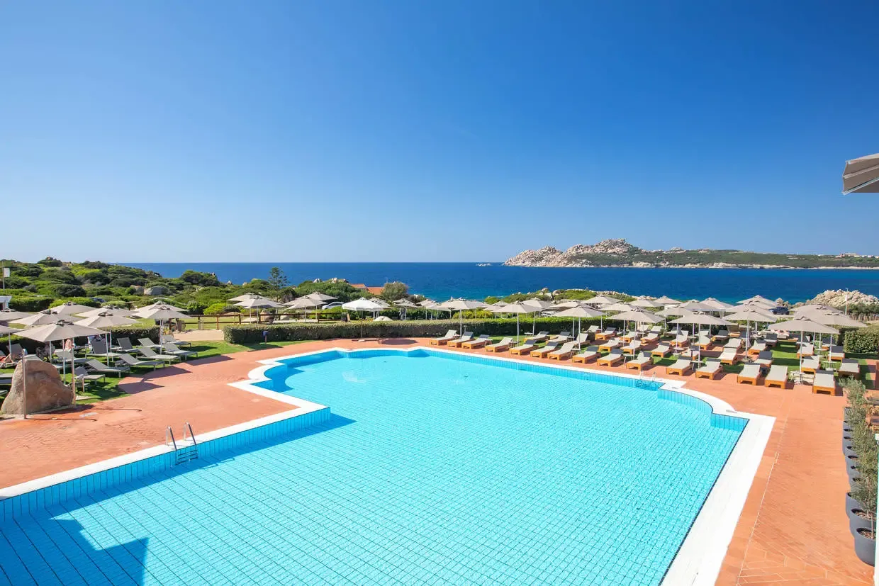 Hôtel Santa Teresa, Sardinia Curio Collection by Hilton Sardaigne (Olbia) Italie – FRAM